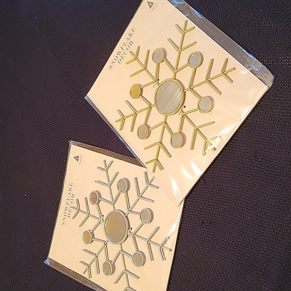 Horizon Group | Holiday | Snowflake Nwt Set Of 2 Metal Mirror Hanging ...